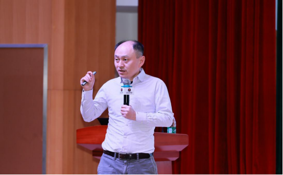 【极目新闻】时隔7年内地开讲！斯坦福大学李宏彬教授莅临武汉学院作报告-武汉学院